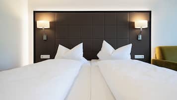 Quarto casal superior (large bathroom, terrace) | Roupas de cama premium, frigobar, cofres nos quartos, escrivaninha