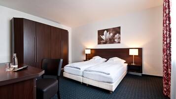 Roupa hipoalergénica, secretária, cortinas/cortinados opacos