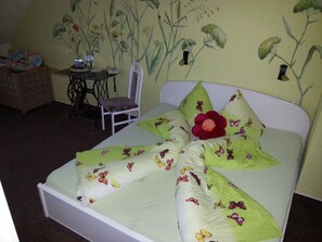 Quarto casal | Escrivaninha, Wi-Fi de cortesia, roupa de cama