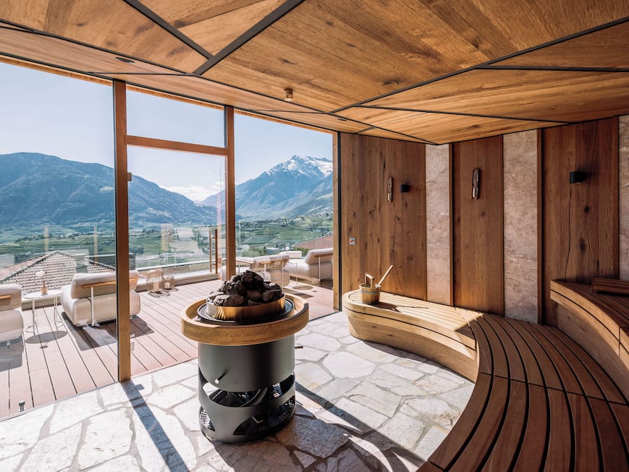 Salas para tratamentos a dois, sauna seca, banheira de hidromassagem