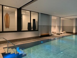 Piscina interior, da(s) 8:00 à(s) 21:30, espreguiçadeiras 