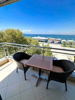 Quarto Deluxe, vista para o mar | Minibar, cofre no quarto, secretária, cortinas/cortinados opacos 