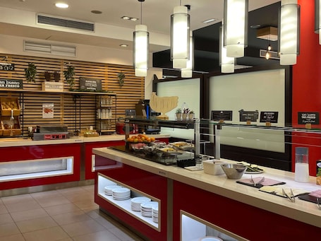 Pequeno-almoƧo tipo buffet diƔrio (11.00 EUR por pessoa)