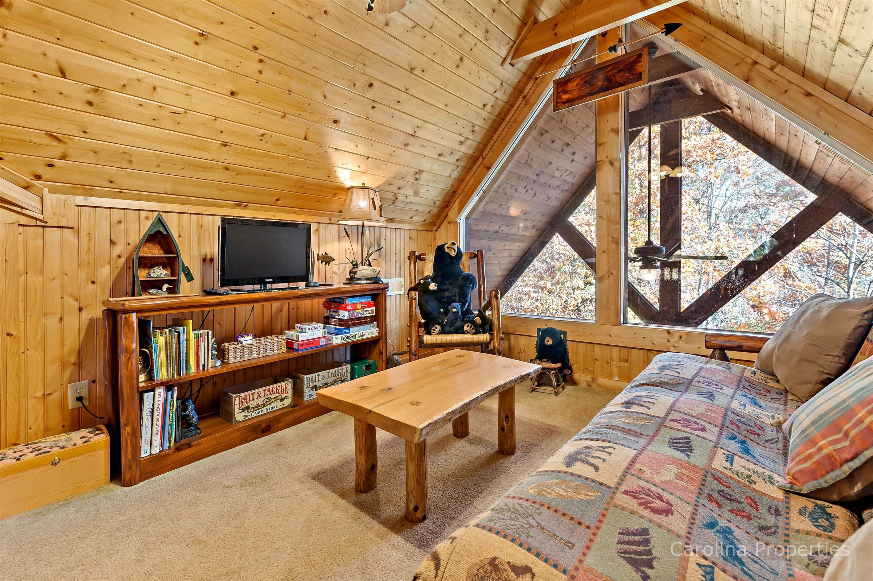 The Bears Den - Pet Friendly, Fire Pit, Kayaks! Mother's Day Getaway - Lake Lure, NC