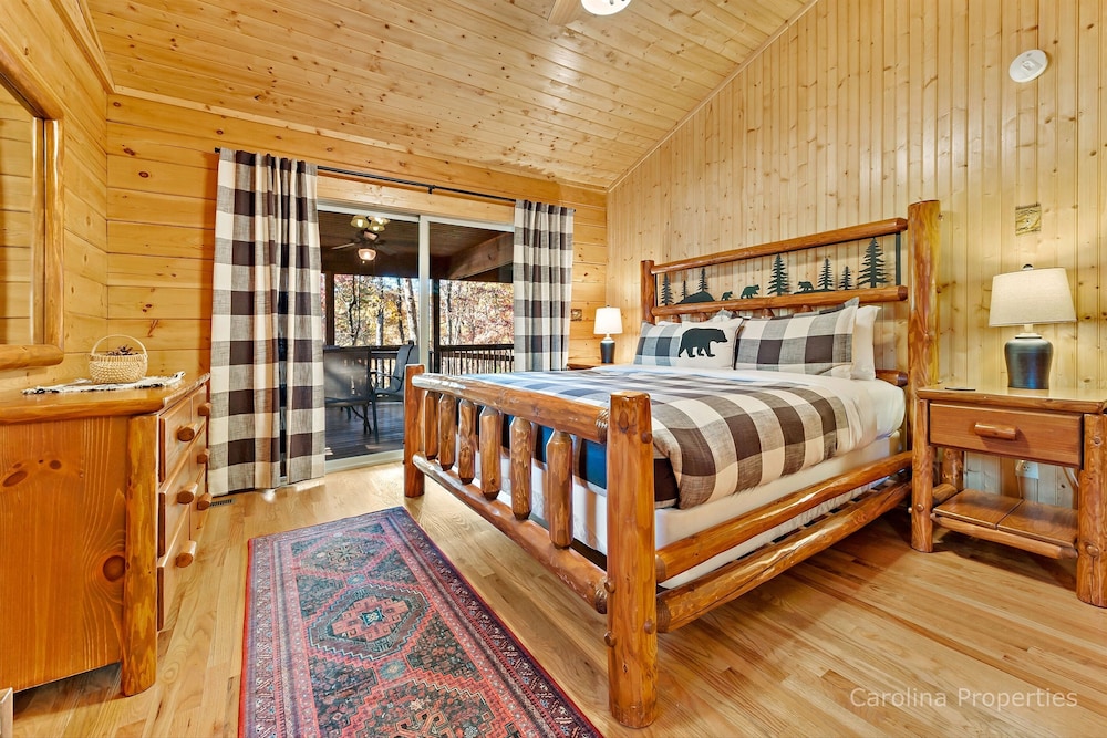 The Bears Den - Pet Friendly, Fire Pit, Kayaks! - Chimney Rock, NC