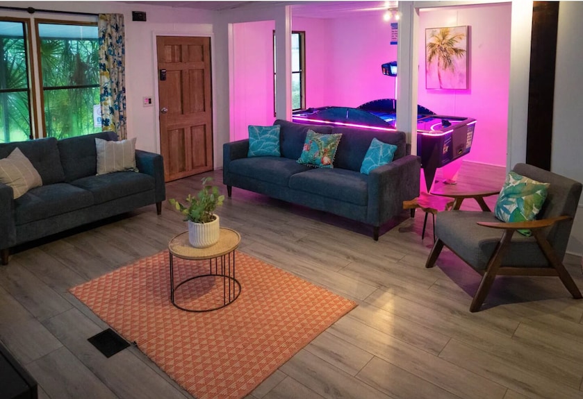 Cocoa Pool Home. Pet Friendly, Play + Ping Pong - 코코아