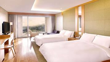 Suite Royal, 2 camas de casal | Cofre no quarto, secretária, cortinas/cortinados opacos