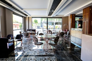 Café da manhã com buffet todos os dias mediante uma taxa
