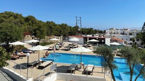 Quarto, 1 quarto, para fumantes, sacada | Piscina | Piscina externa