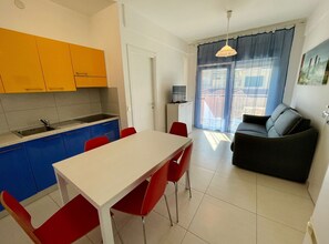 Apartamento, 2 quartos, varanda | Interior