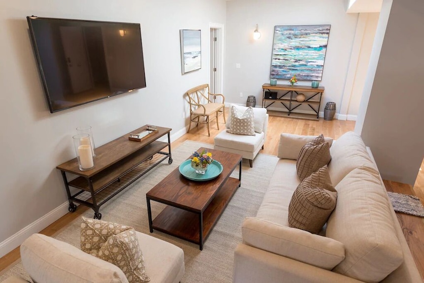 Spacious Top Level Location With Three Bedrooms, Laundry And Work Desk - Newport, RI