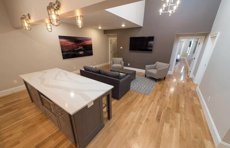 Chic Downtown Residence Centrally Located - Newport, RI