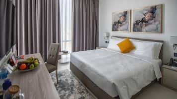 Roupas de cama premium, frigobar, cofres nos quartos, escrivaninha
