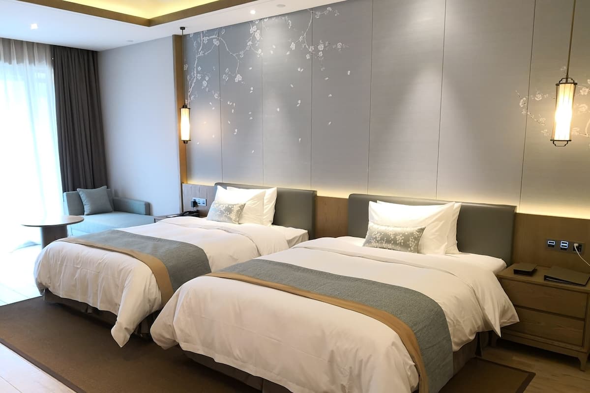 1 quarto, cofre no quarto, secretária, cortinas/cortinados opacos