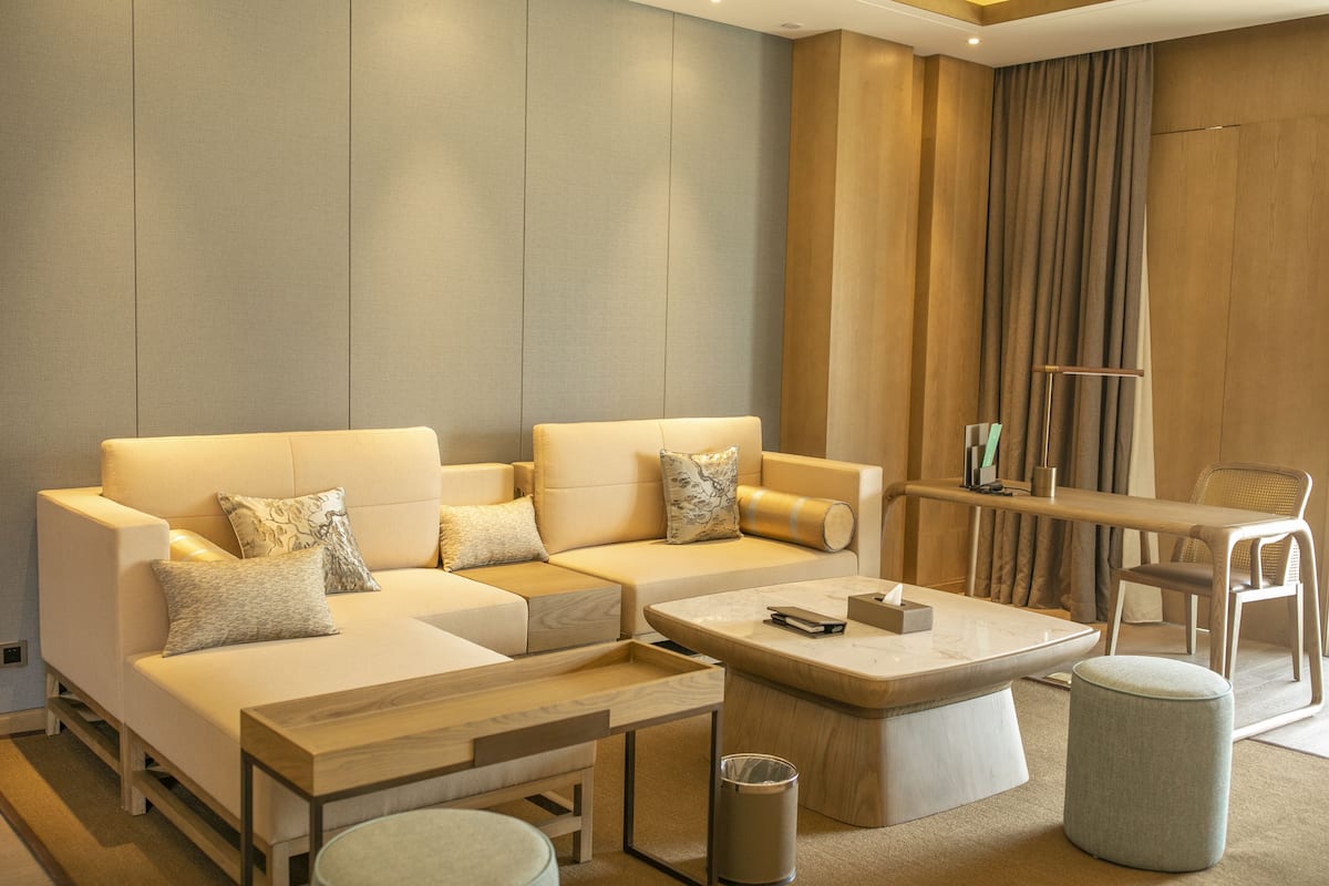 Suite Romântica, vista para a colina | 1 quarto, cofre no quarto, secretária, cortinas/cortinados opacos