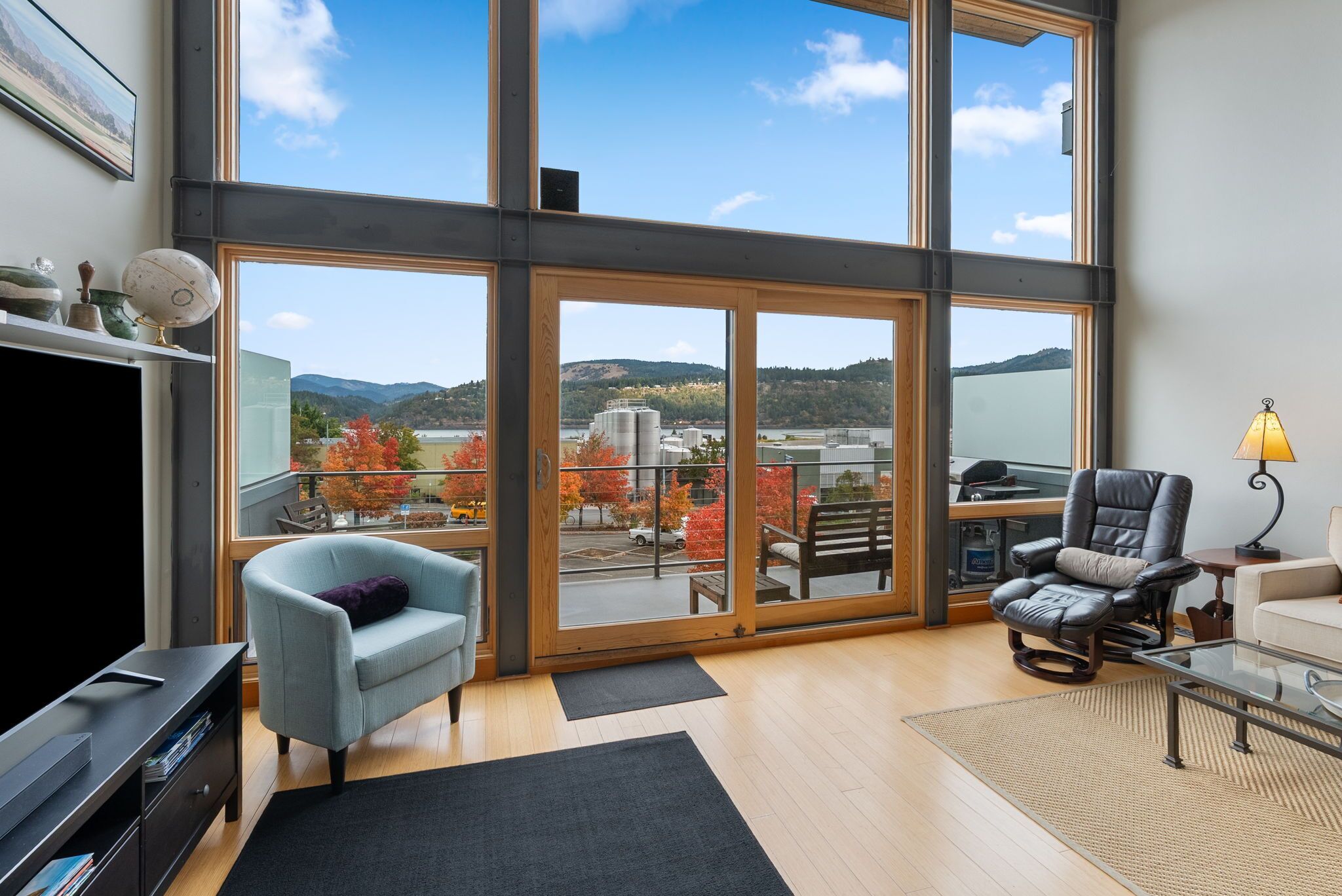 Lovely Views From This Beautiful Modern Townhome In Dt Hood River, Sleeps 6! - White Salmon, WA