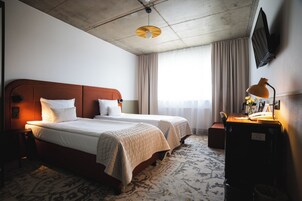 Quarto Duplo Standard | Com decoração personalizada, secretária 