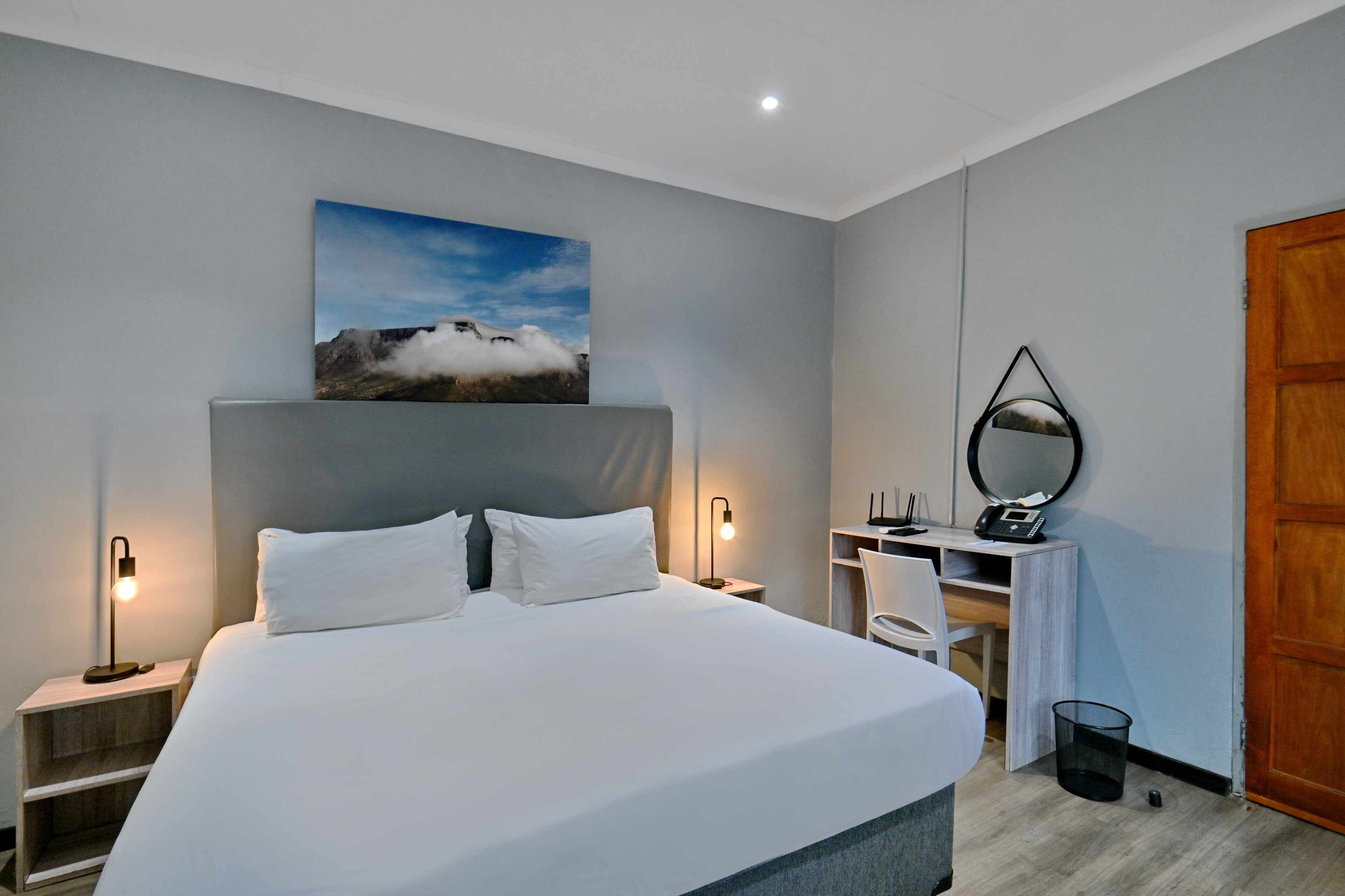 Quarto executivo | Roupas de cama premium, escrivaninha, Wi-Fi de cortesia, roupa de cama