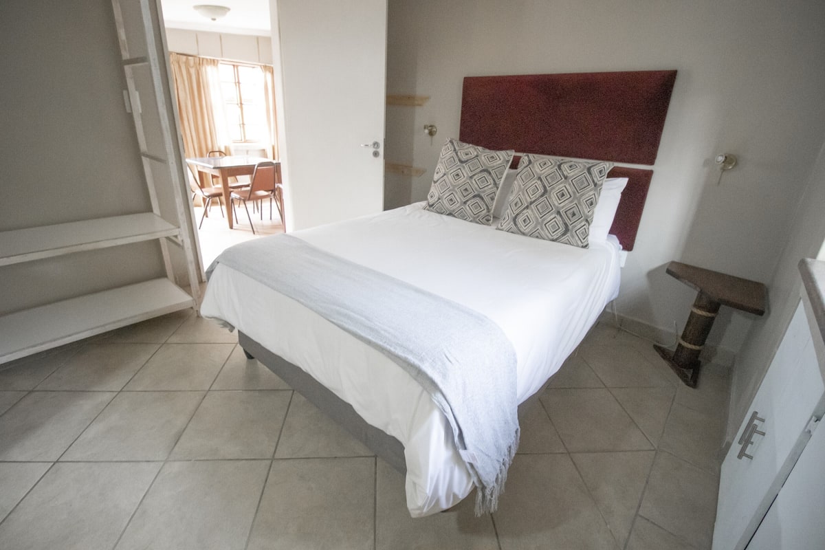 Quarto família | Roupas de cama premium, escrivaninha, Wi-Fi de cortesia, roupa de cama