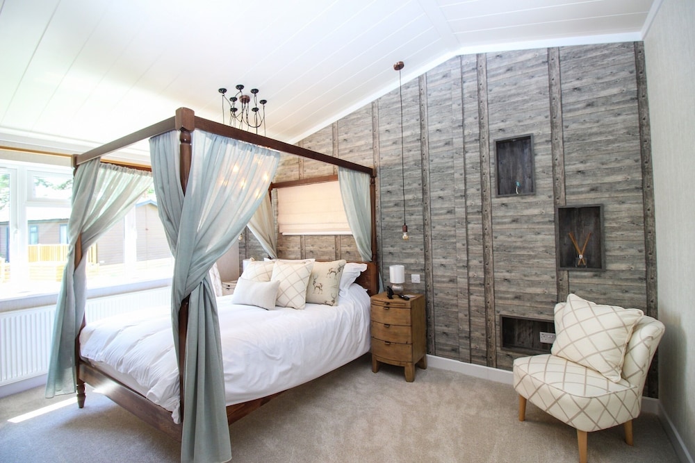 Hollicarrs - Kingfisher Lodge - York, UK