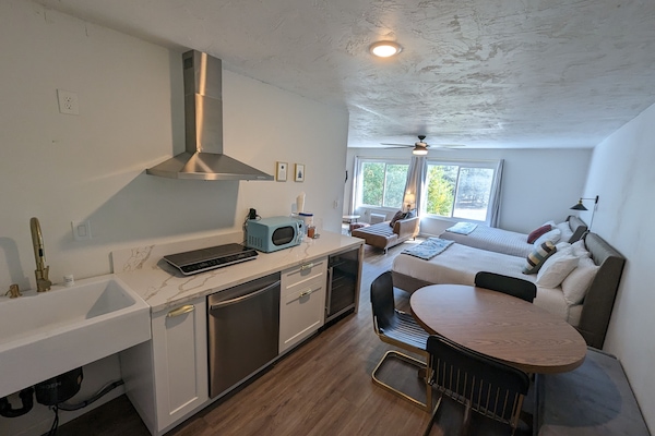 Penthouse Familiar | Cozinha privada | Minifrigorífico, um micro-ondas, uma cafeteira/bule