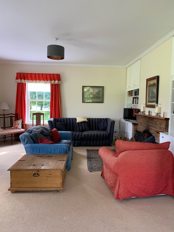 Stunning Lake View Countryside Irish Property. Cozy And Comfortable. - Ireland