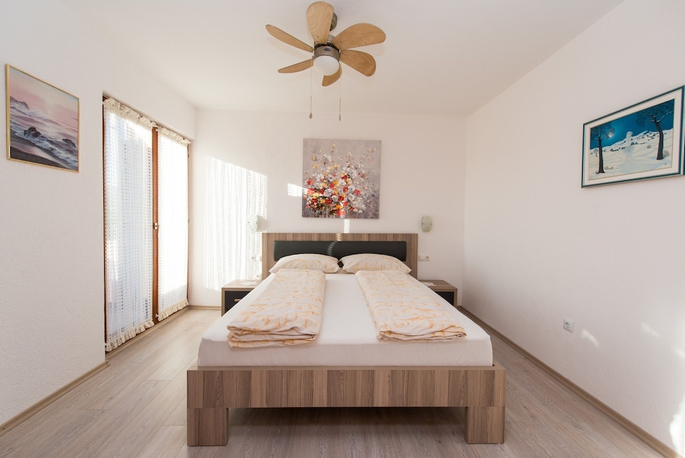 Cozy Apt W Big Garden Two Balconies And Grill - Primošten