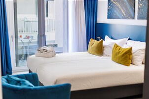 Quarto Deluxe | Minibar, cofre no quarto