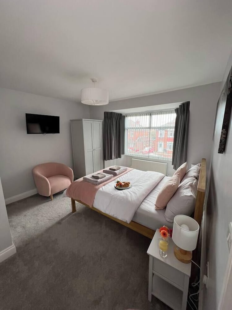 The Wootton House - Doncaster
