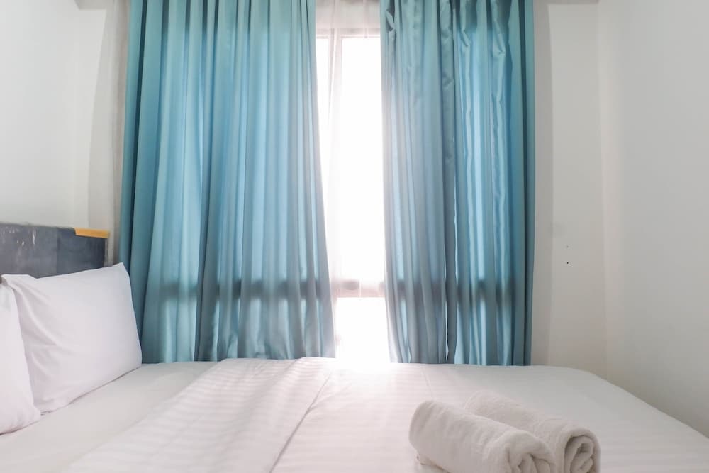 Spacious Classic 1br Apartment At Taman Beverly - Surabaya