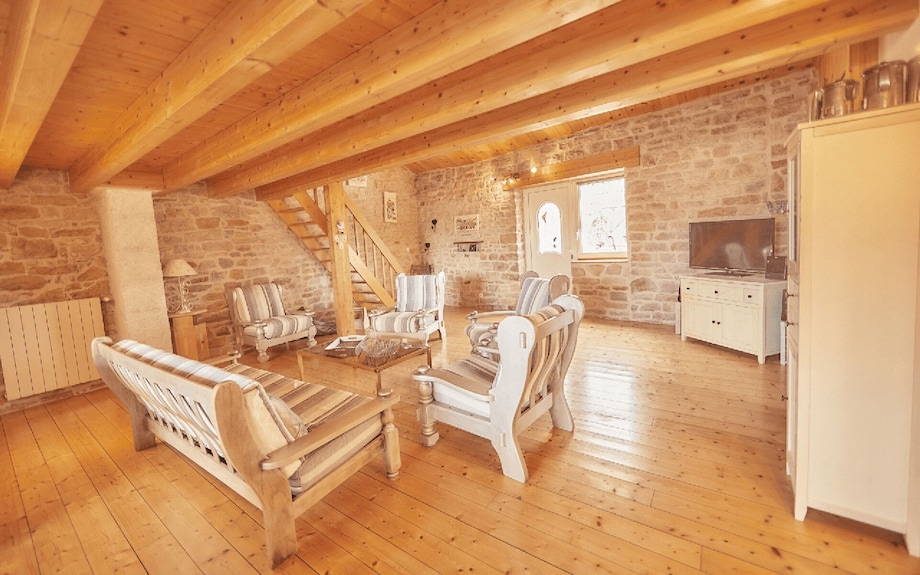 Gite Des Flâneurs Du Jura: Large Holiday Home For 15 People Near Arbois.<br>land, C - Arc-et-Senans