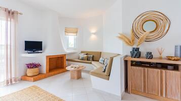 Apartamento, 1 quarto | Sala de estar | Televisor de ecrã plano de 50 cm com canais por cabo, televisor