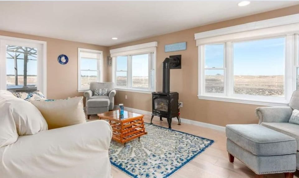 Magnificent Waterfront Home With Pool - Salisbury, MA