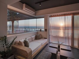 Loft Apartment, Sea View | Roupa de alta qualidade, cofre no quarto, secretária 