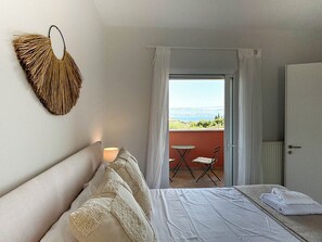 4 quartos, espaço de trabalho para notebook