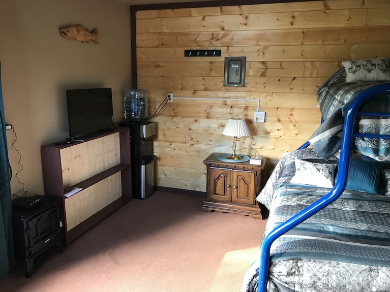 Kenai River Fishing Cabin #2 30 Feet From The Riverbank - Kenai, AK