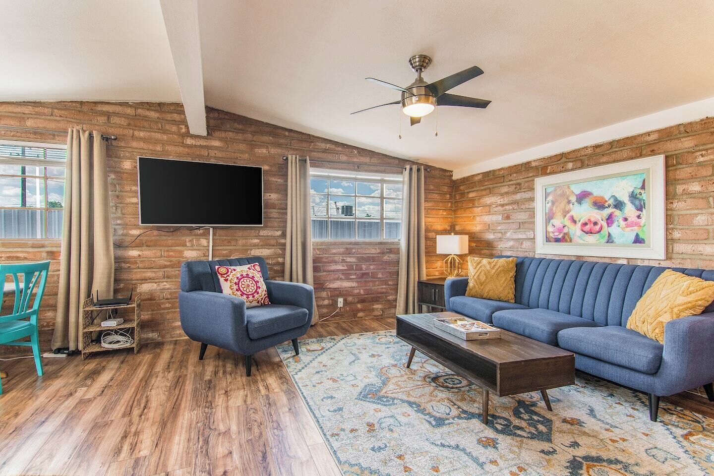 This Centrally Located 1 Bedroom Features A Full Size Pool And Electric Vehicle Charging On Site. - Sonora