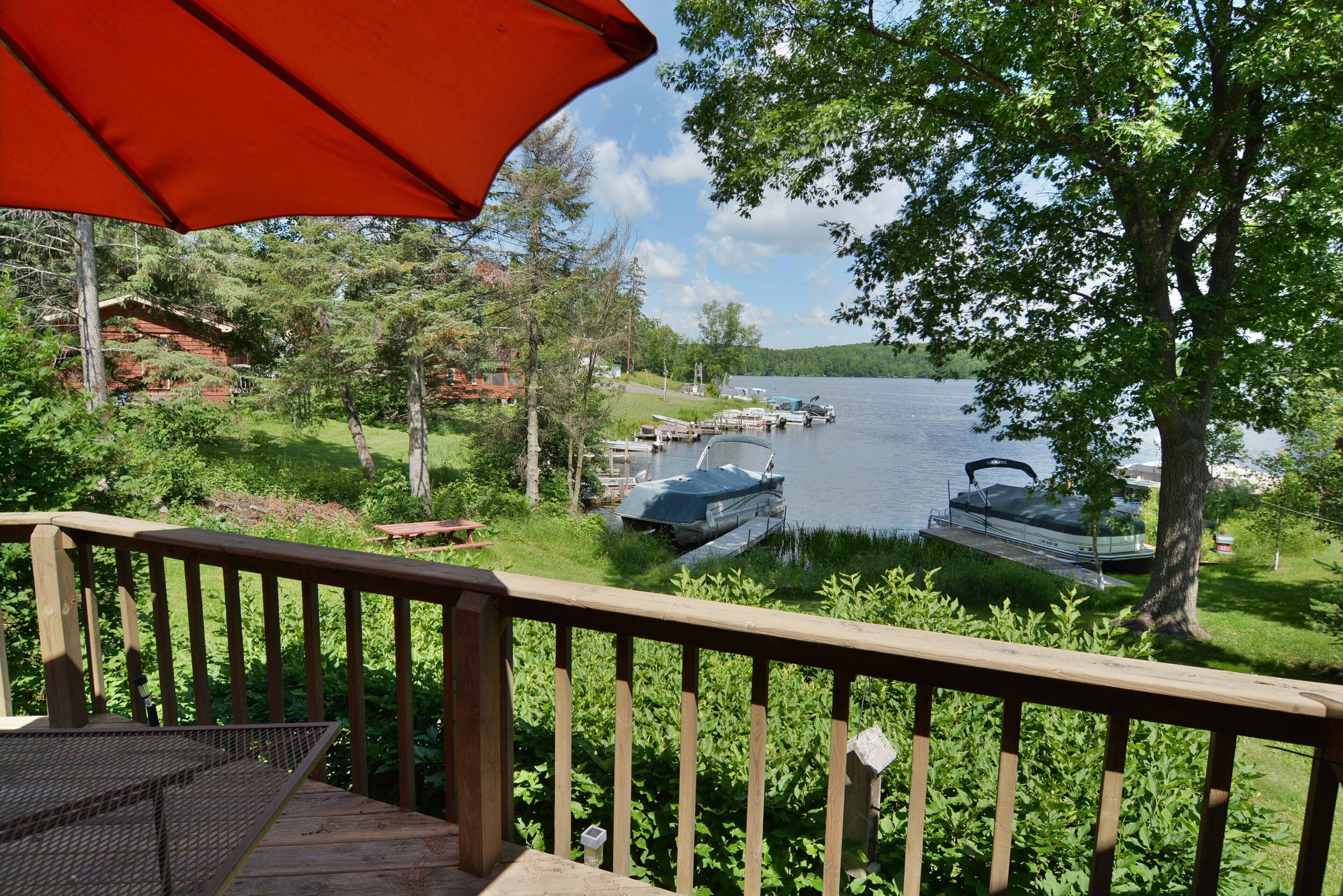 Quarto, várias camas, pátio | Varanda