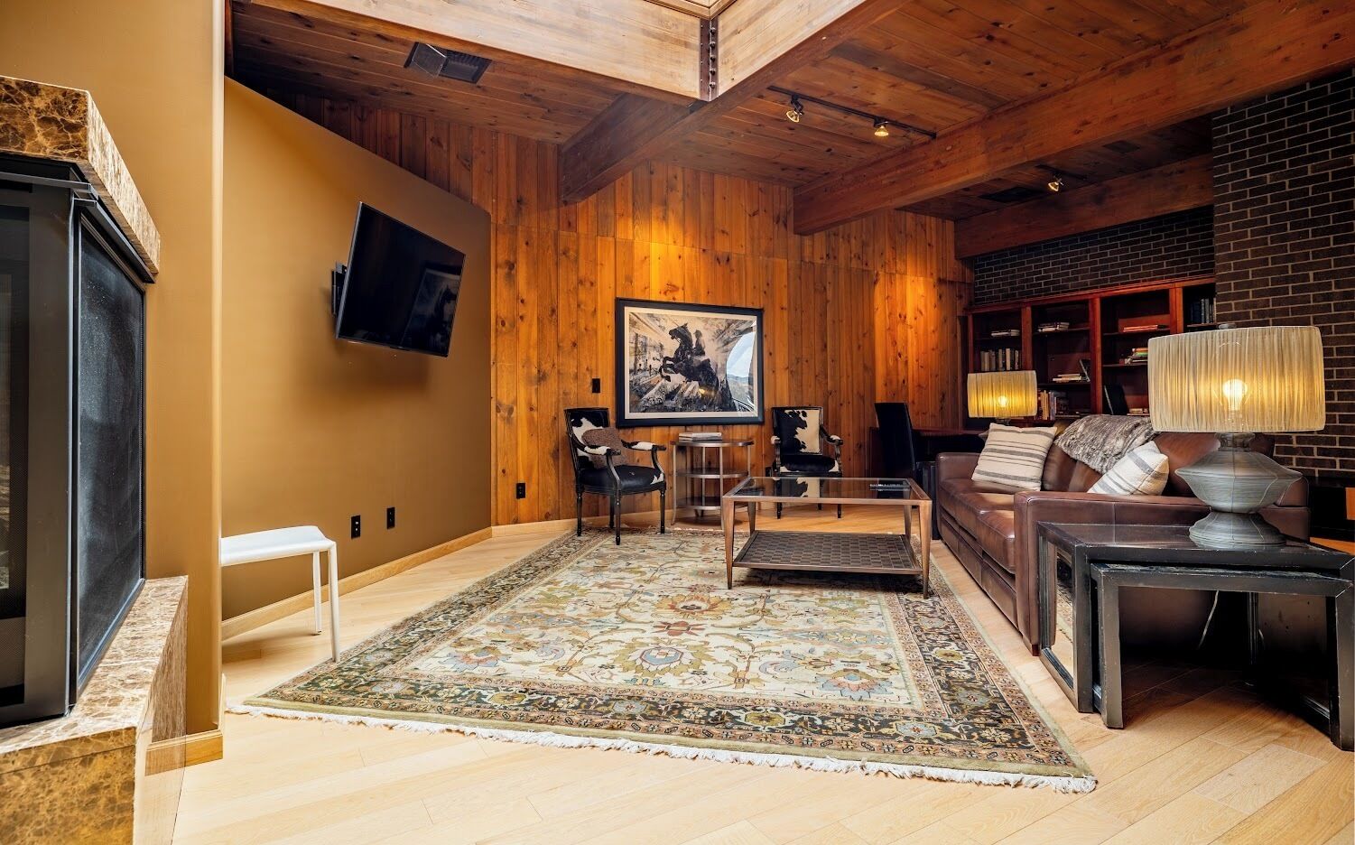Clearwater Penthouse- Couples Retreat With Gas Fireplace, Balcony, Spa Like Bathroom - Cody, WY