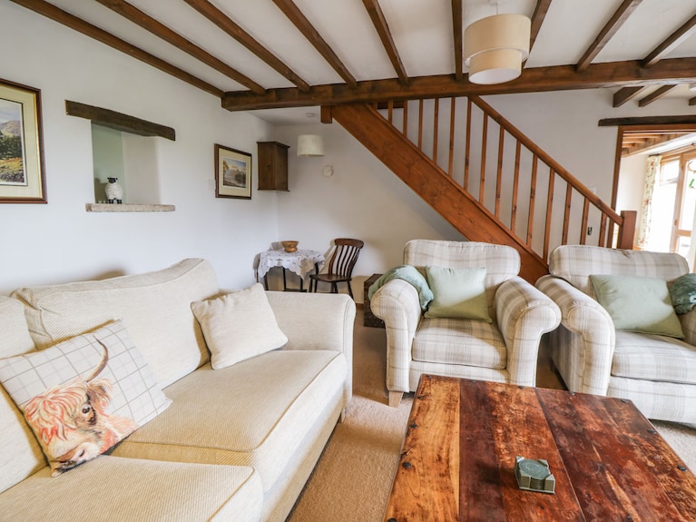 Daisy Cottage, Character Holiday Cottage, With Hot Tub In Penruddock - Dumfries and Galloway