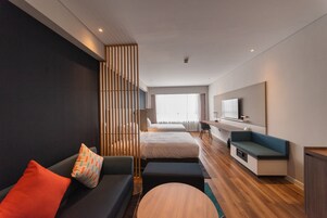 Quarto standard, 2 camas de solteiro (Extra Space) | Cofres nos quartos, individualmente decorados, escrivaninha