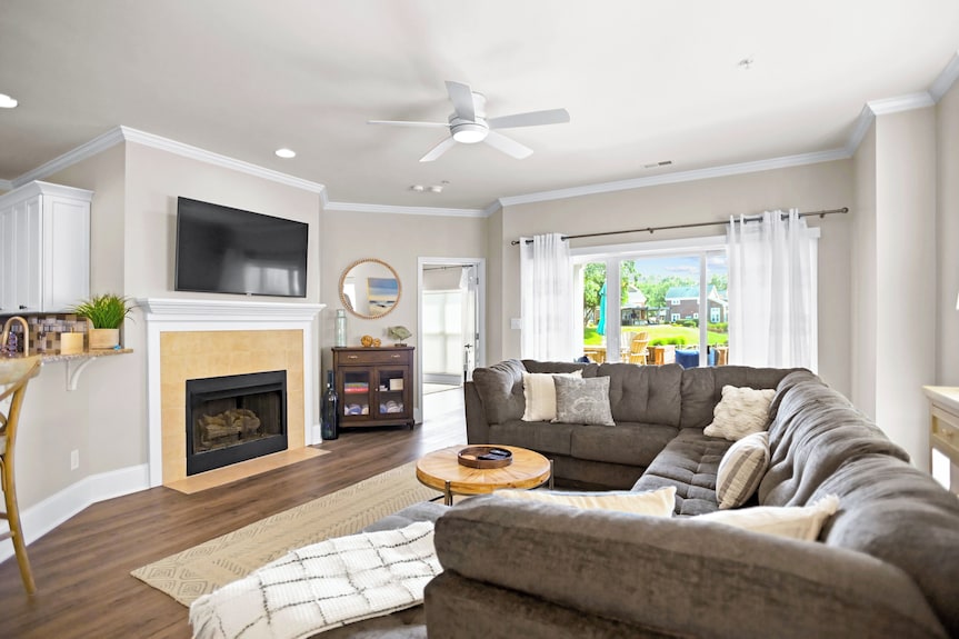 Aqua Vista By Socharm | Waterfront Condo | 3 Bedrooms Sleeps 6 - Davidson, NC