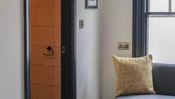 Quarto Duplo Comfort | Secretária, secretária adequada para computadores portáteis