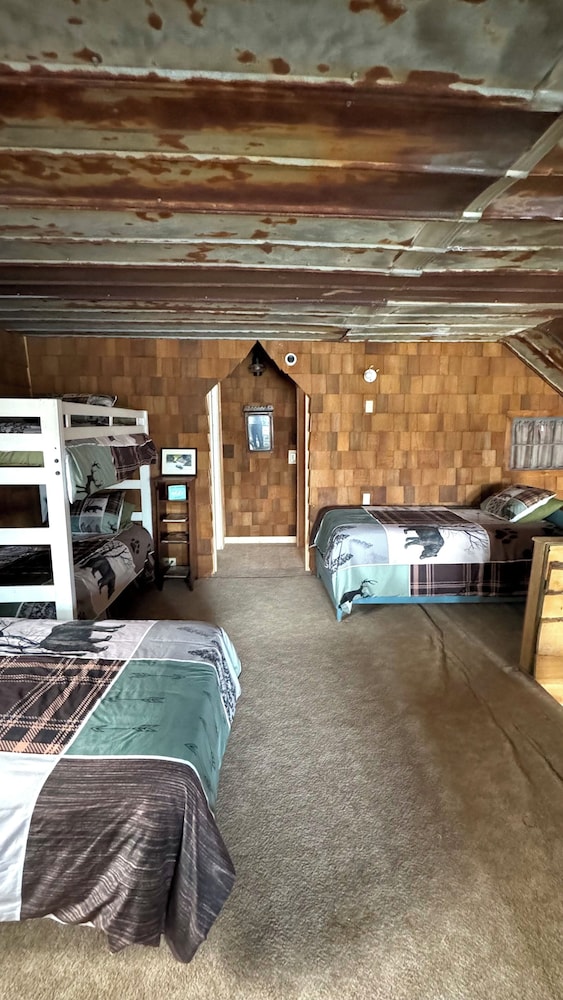 Large Lake Front Cabin With Mountain Views! - Pittsburg, NH