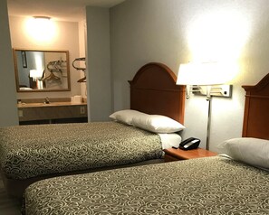 Quarto Duplo Básico, 2 camas de casal, não fumadores | Com mobília individualizada, secretária 