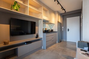 Estúdio Comfort | Sala de estar | Smart TV de 32 de polegadas com canais digitais, televisor, Netflix 