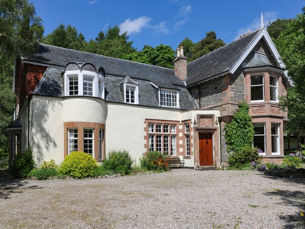 Bearnock Lodge - Loch Ness