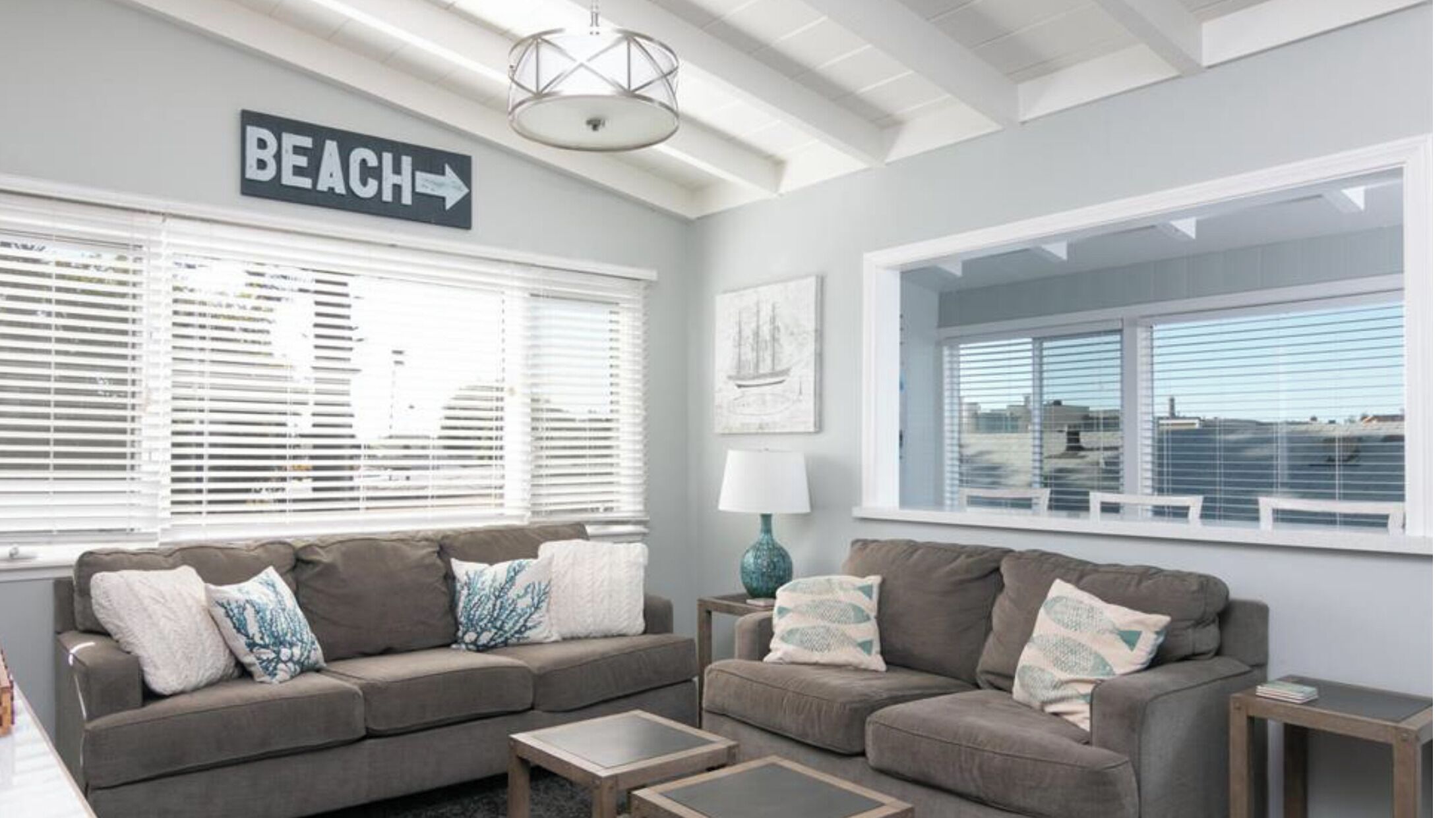 Beach-block Charming Upstairs Duplex - Ventura