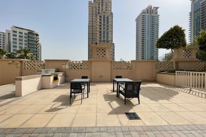 Apartamento Básico, várias camas | Varanda