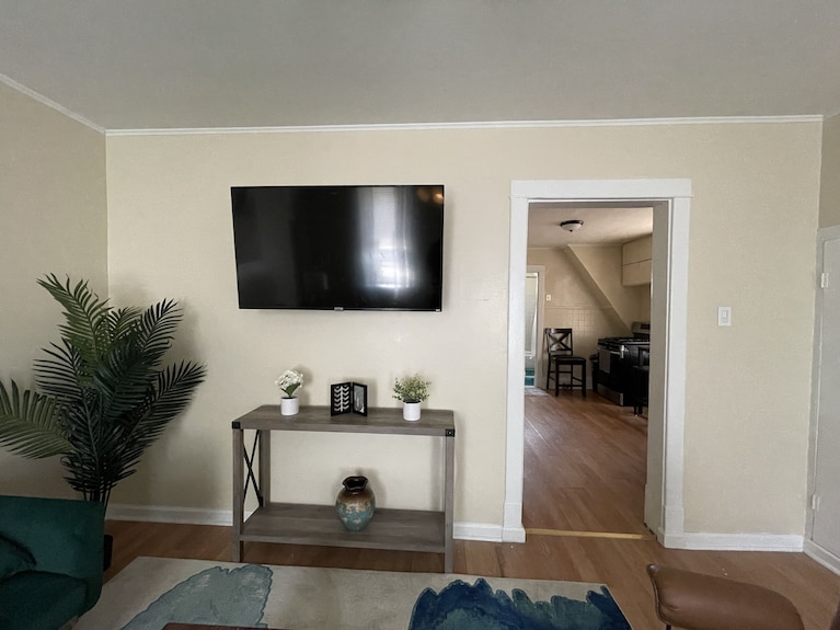 Exquisite Rogers Park 1bd/1bath Apt. Near Evanston - Illinois